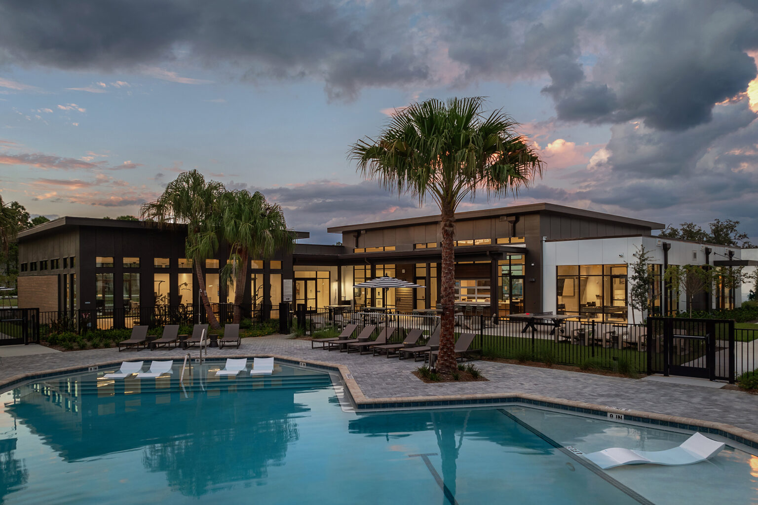 Prospect Lake Wire: Luxury Apartments in Lakeland, FL