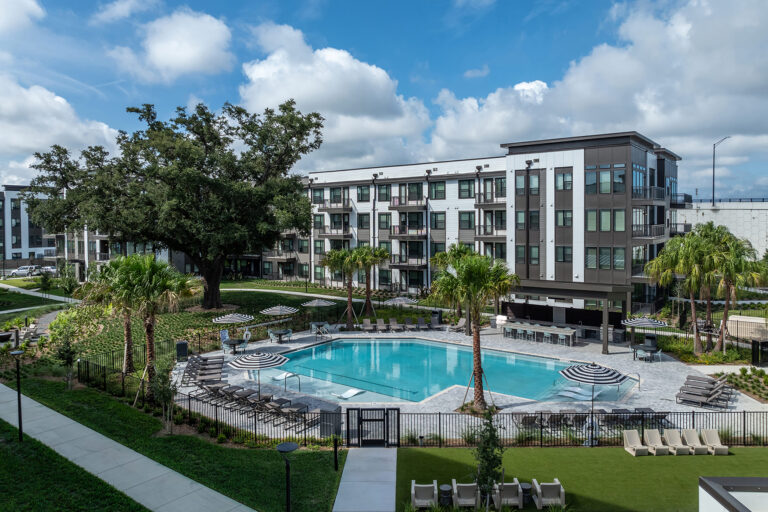 Prospect Lake Wire: Luxury Apartments in Lakeland, FL